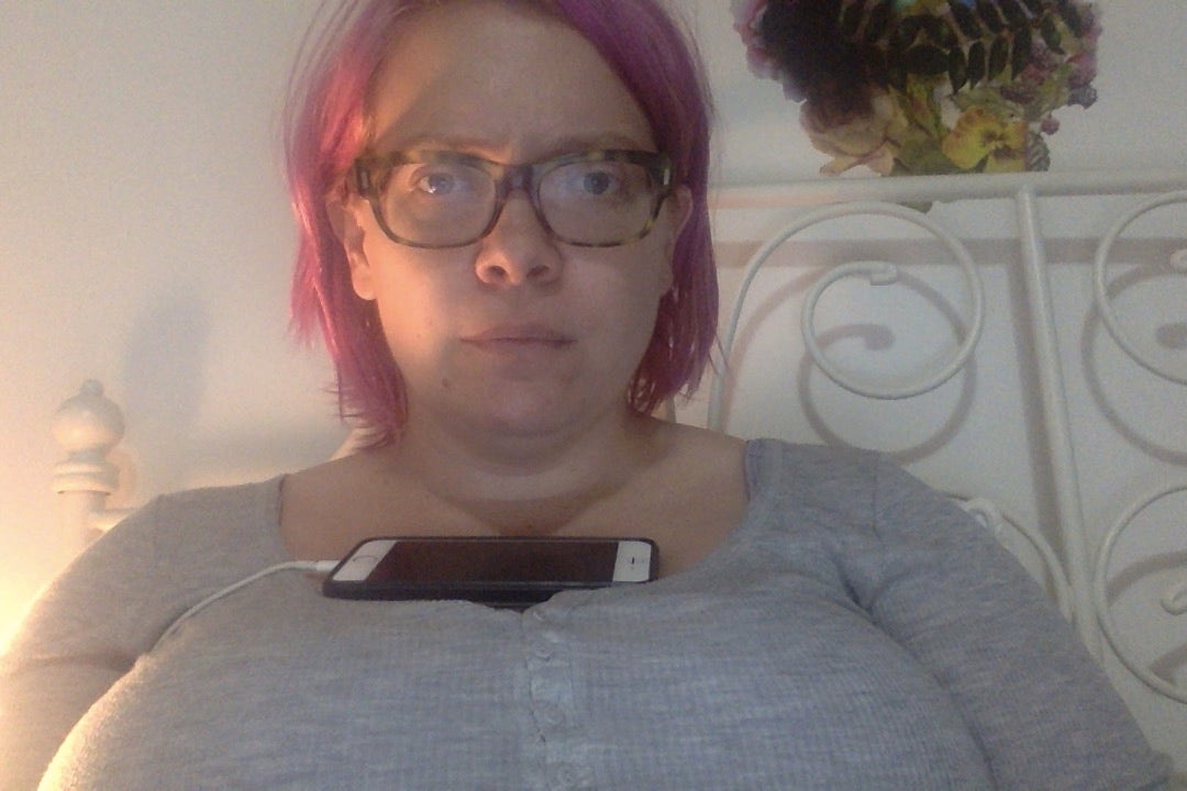 I Tried The Balancing Your Phone On Your Big Boobs Trend Yourtango